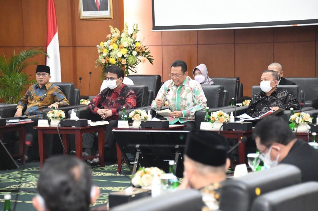 Rapat Gabungan Pimpinan MPR RI dengan Pimpinan Fraksi dan Kelompok DPD ...